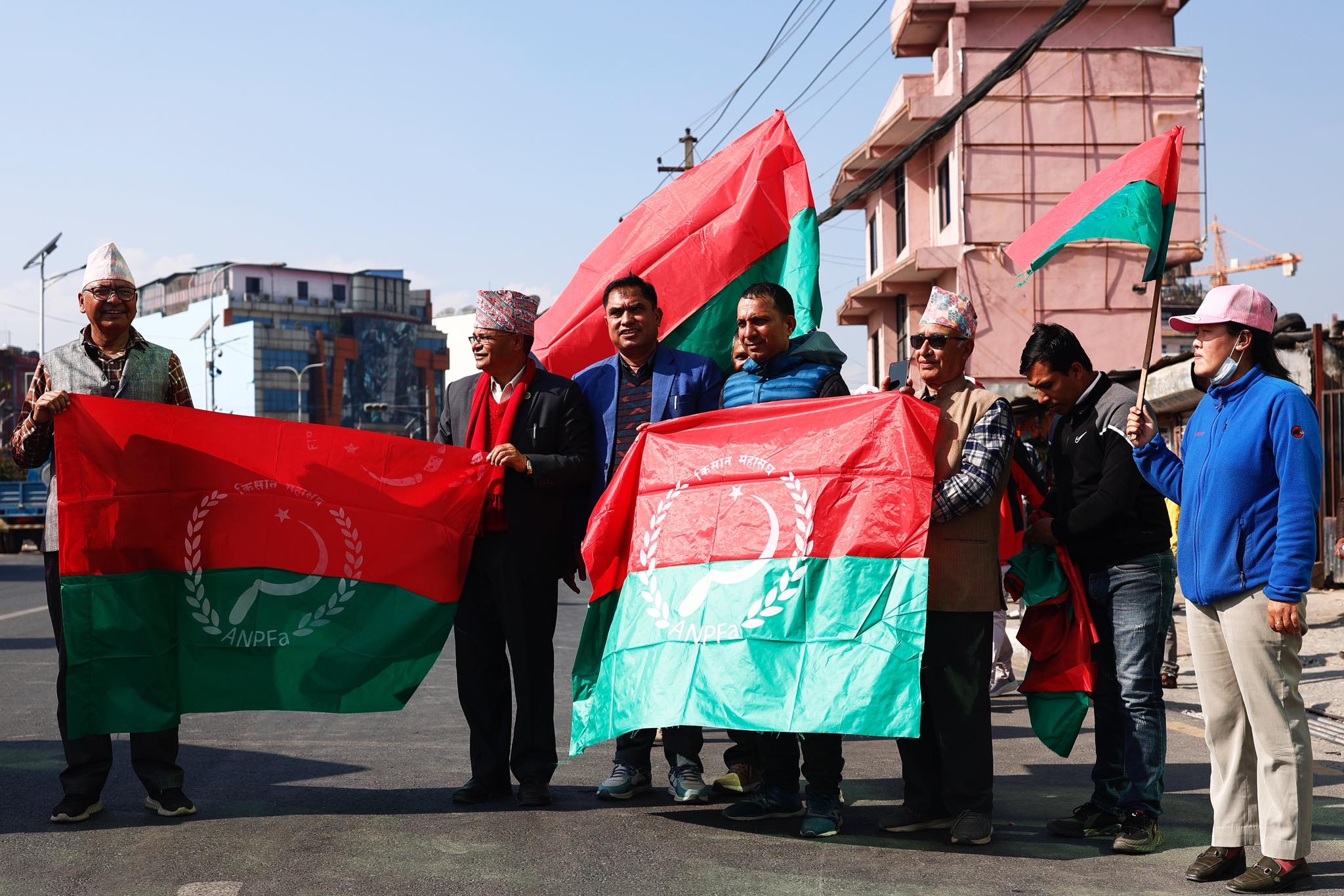 तीनकुनेमा युवा संघको प्रदर्शन