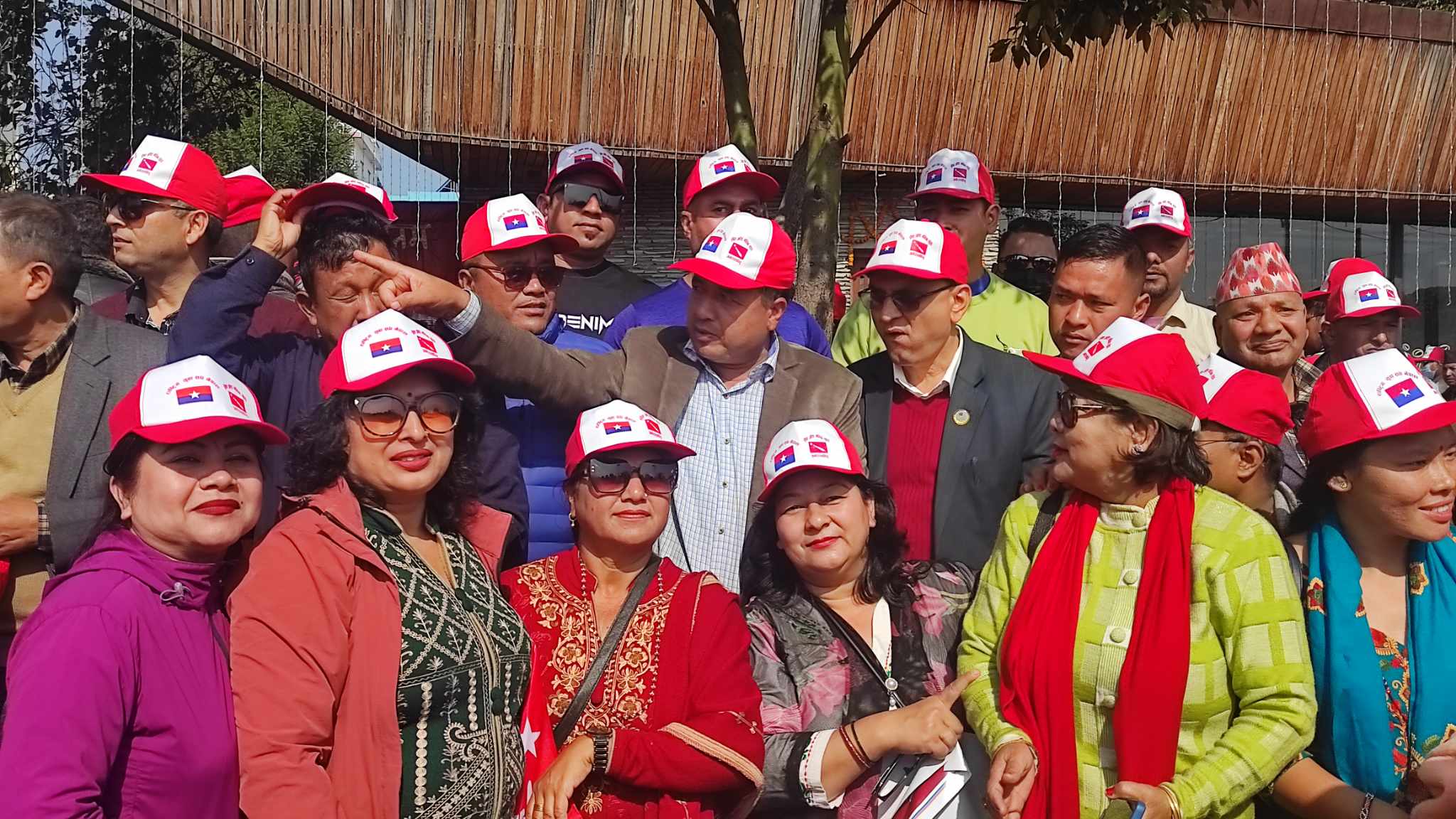 तीनकुनेमा युवा संघको प्रदर्शन