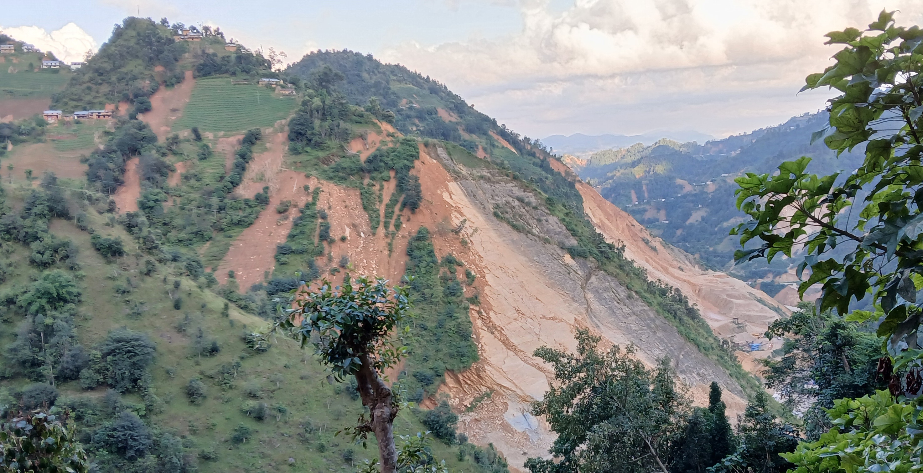 यी हुन् रोशी र पनौतीमा विनाश निम्त्याउने क्रसरका मालिक