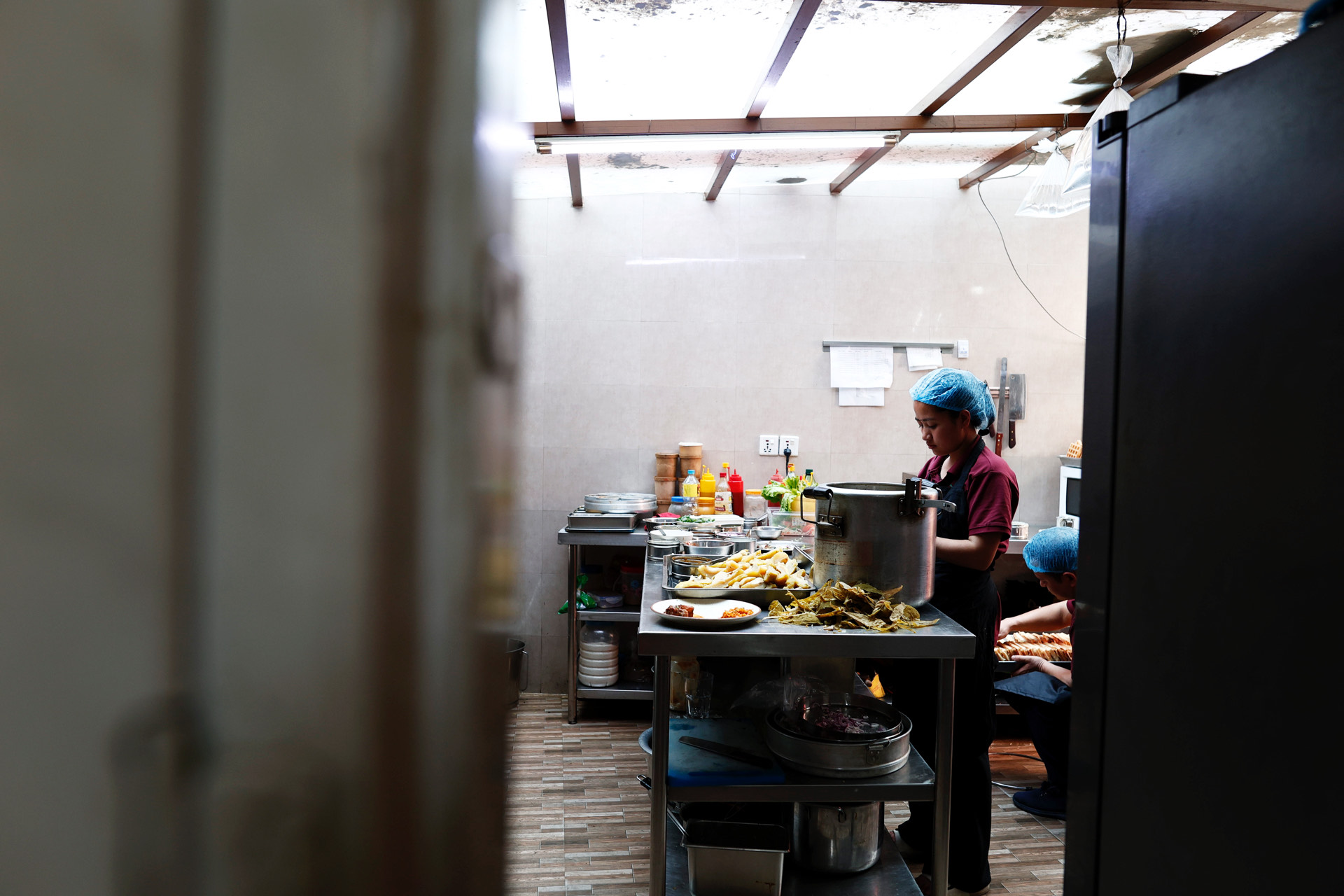 कोरोनाले बितेका पिताका नाममा खुलेको भोला फूड्स