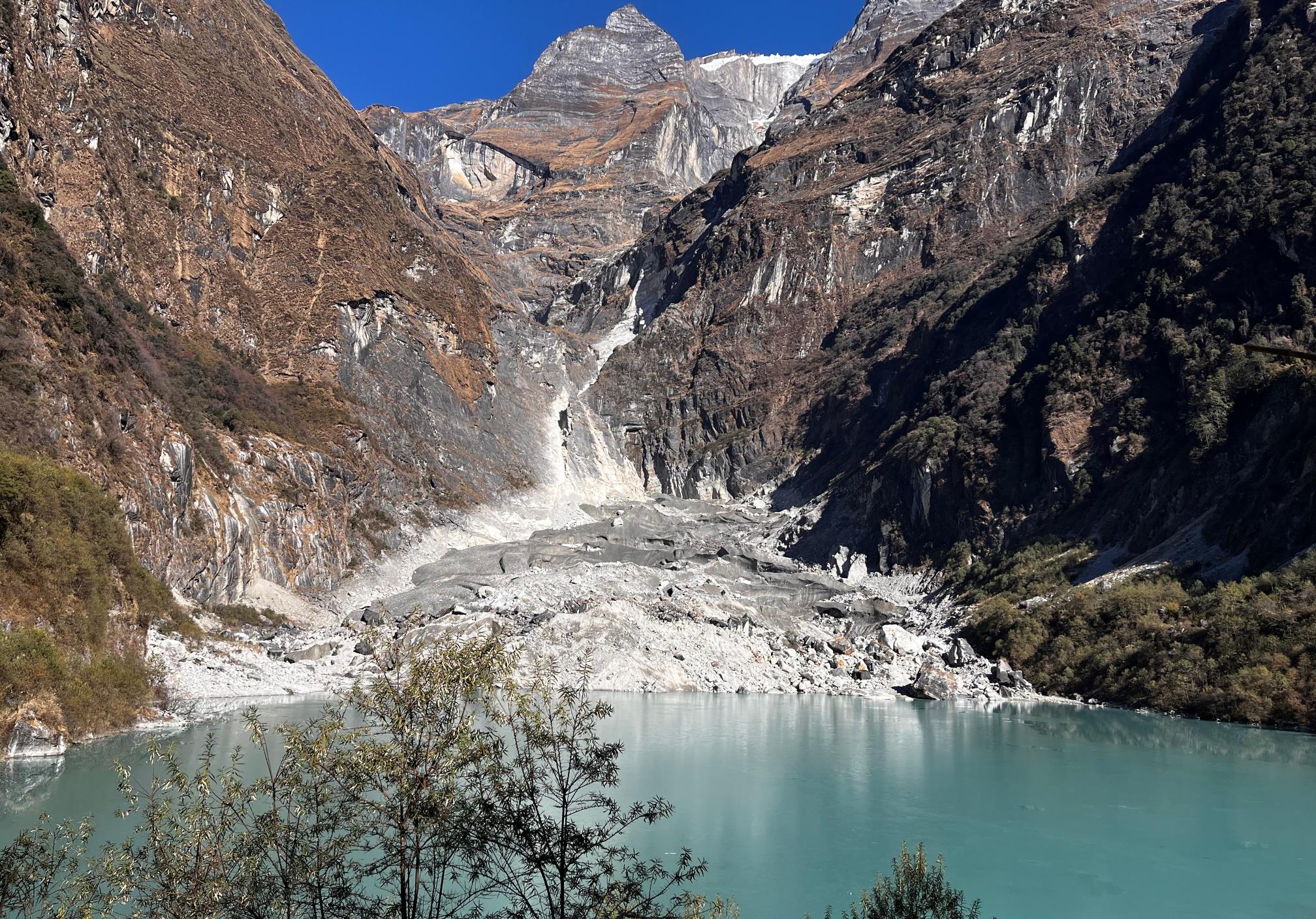 क्हफुचे हिमतालले गरेको संकटको संकेत